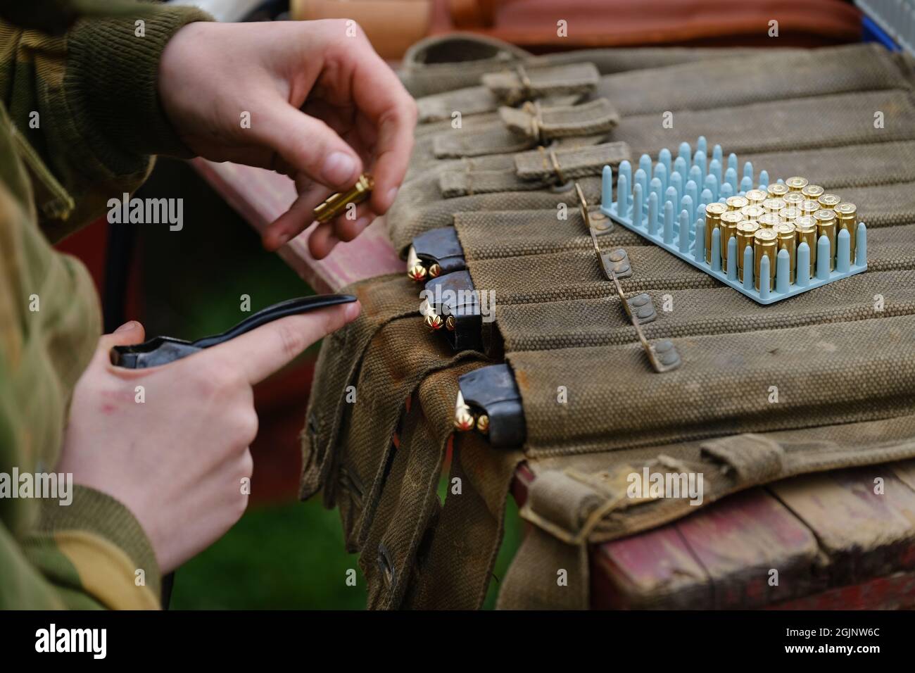 Reloading submachine gun magazines with blank cartridges to fire in the ...