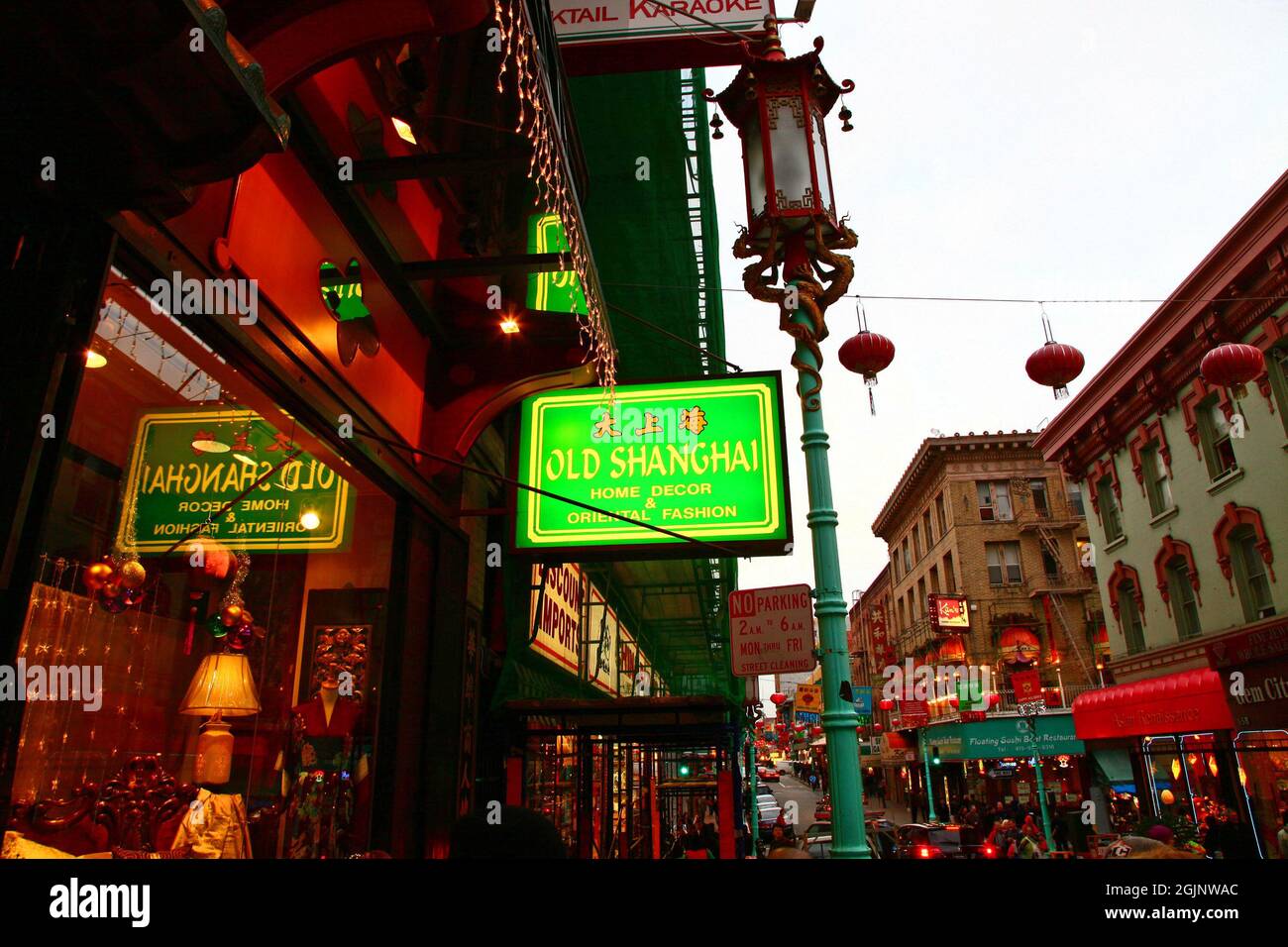 Old Shanghai restaurant at night at 645 Grant Avenue near Sacramento ...