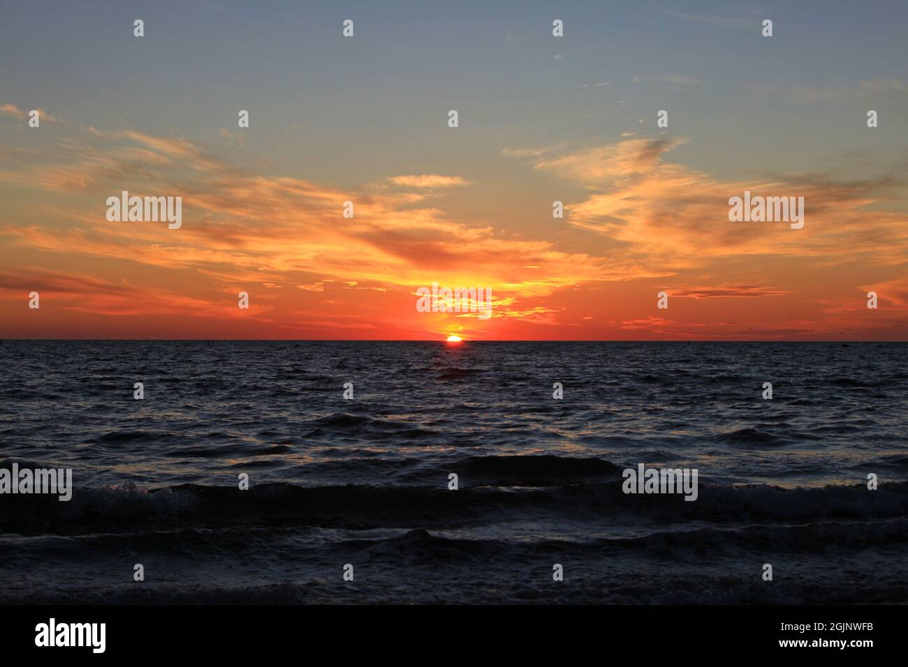 Santa monica beach sunset red hi-res stock photography and images - Alamy