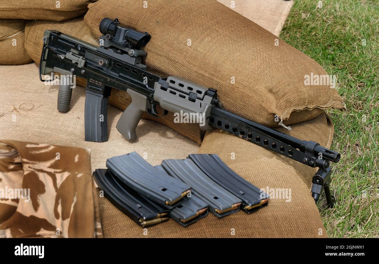 Sa80 rifle magazine hi-res stock photography and images - Alamy