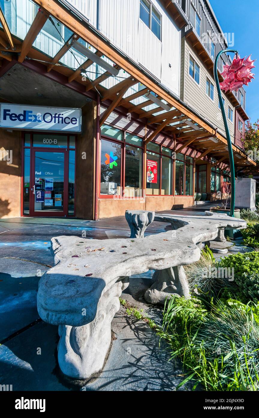 FedEx store front in Fremont, Washington Stock Photo - Alamy