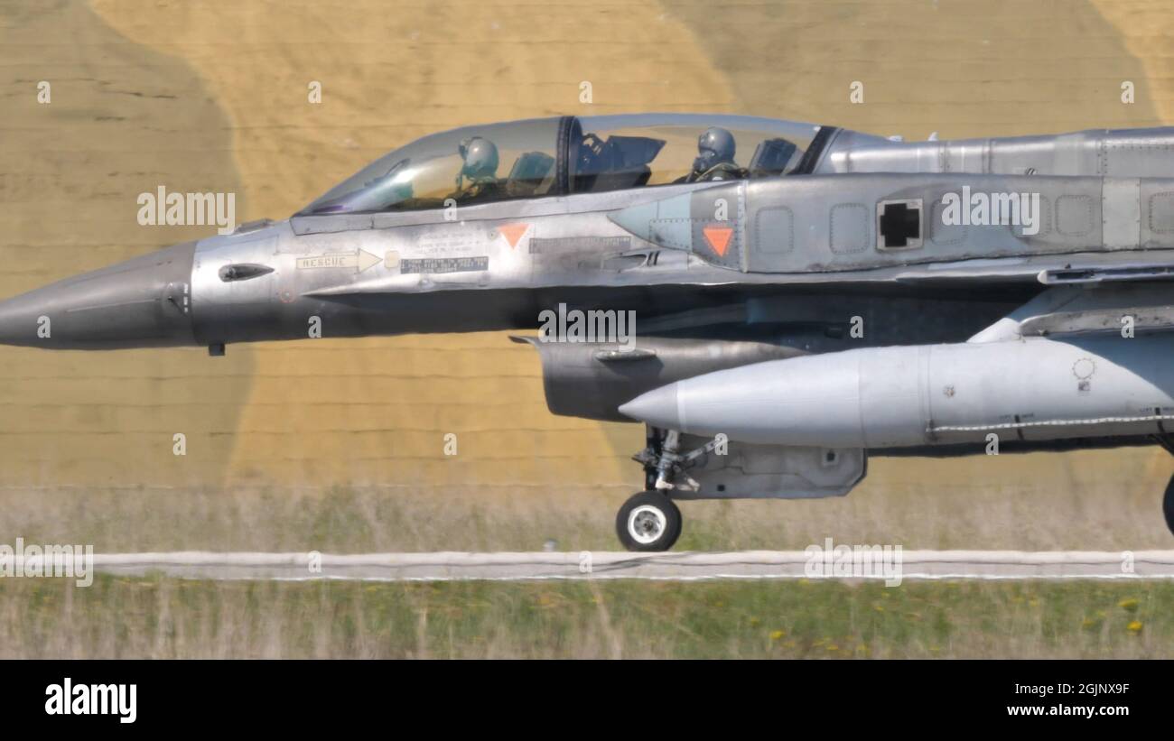 F16 c viper hi-res stock photography and images - Alamy