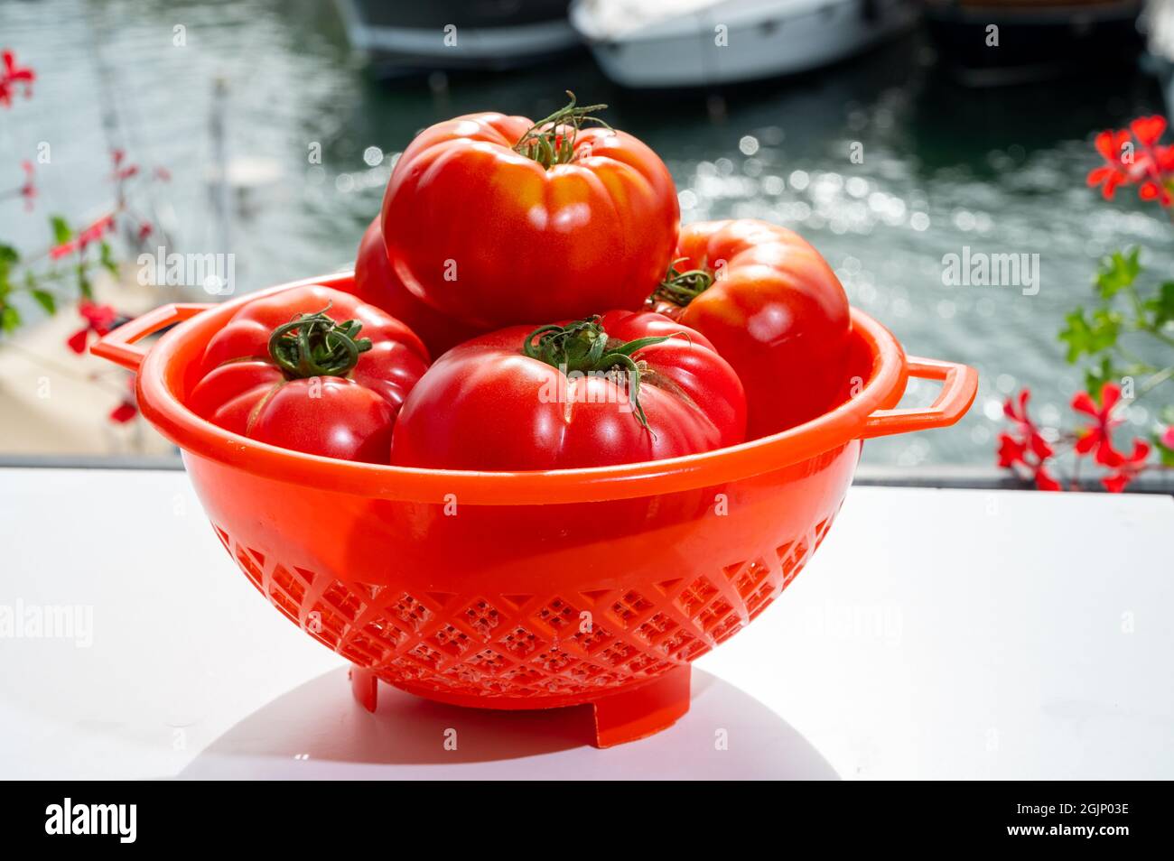 Salade noire hi-res stock photography and images - Alamy