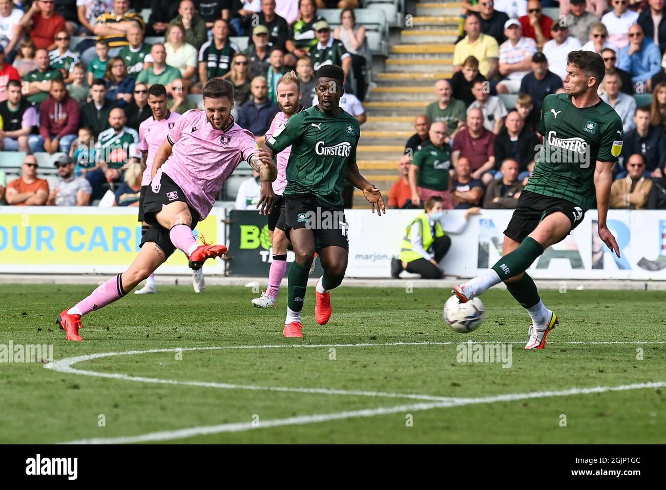 Lewis Wing #26 of Sheffield Wednesday shoots on goal Stock Photo - Alamy