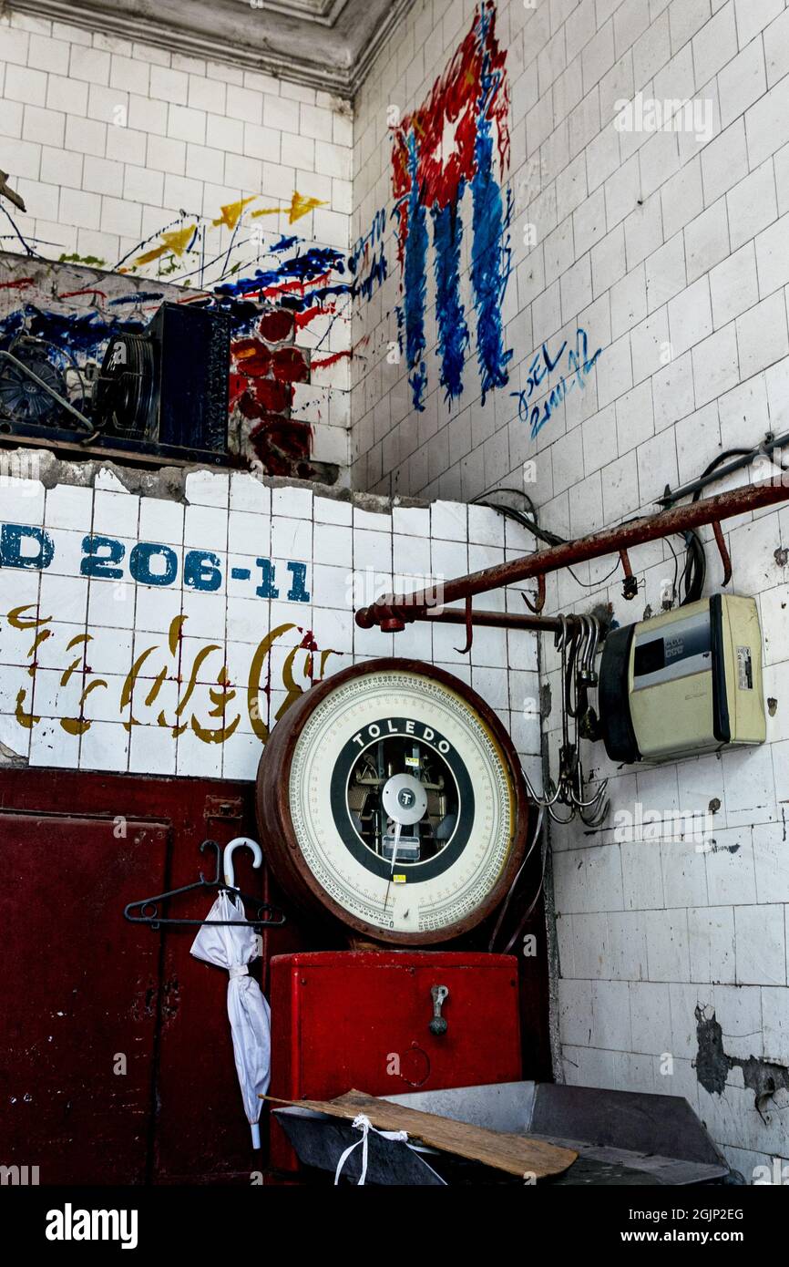 Butcher shop interior old hi-res stock photography and images - Alamy
