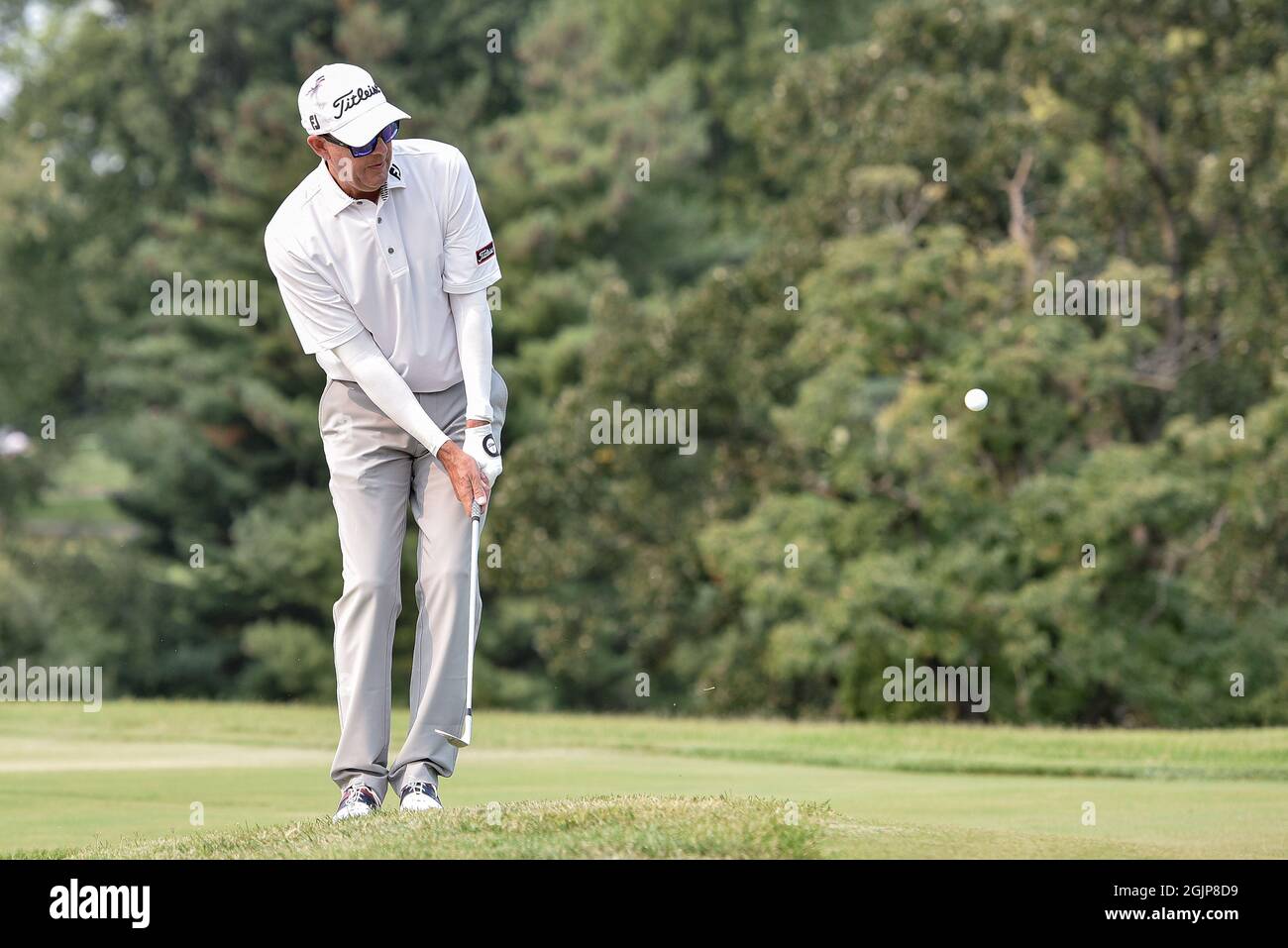 September 11, 2021: Stephen Leaney from Perth Australia chips onto the ...