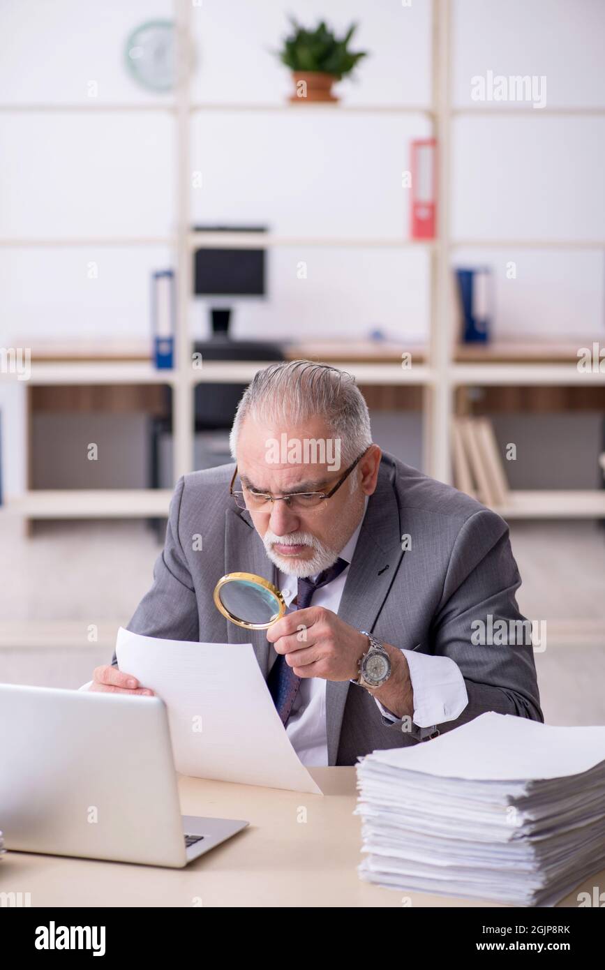 Old auditor working in the office Stock Photo - Alamy
