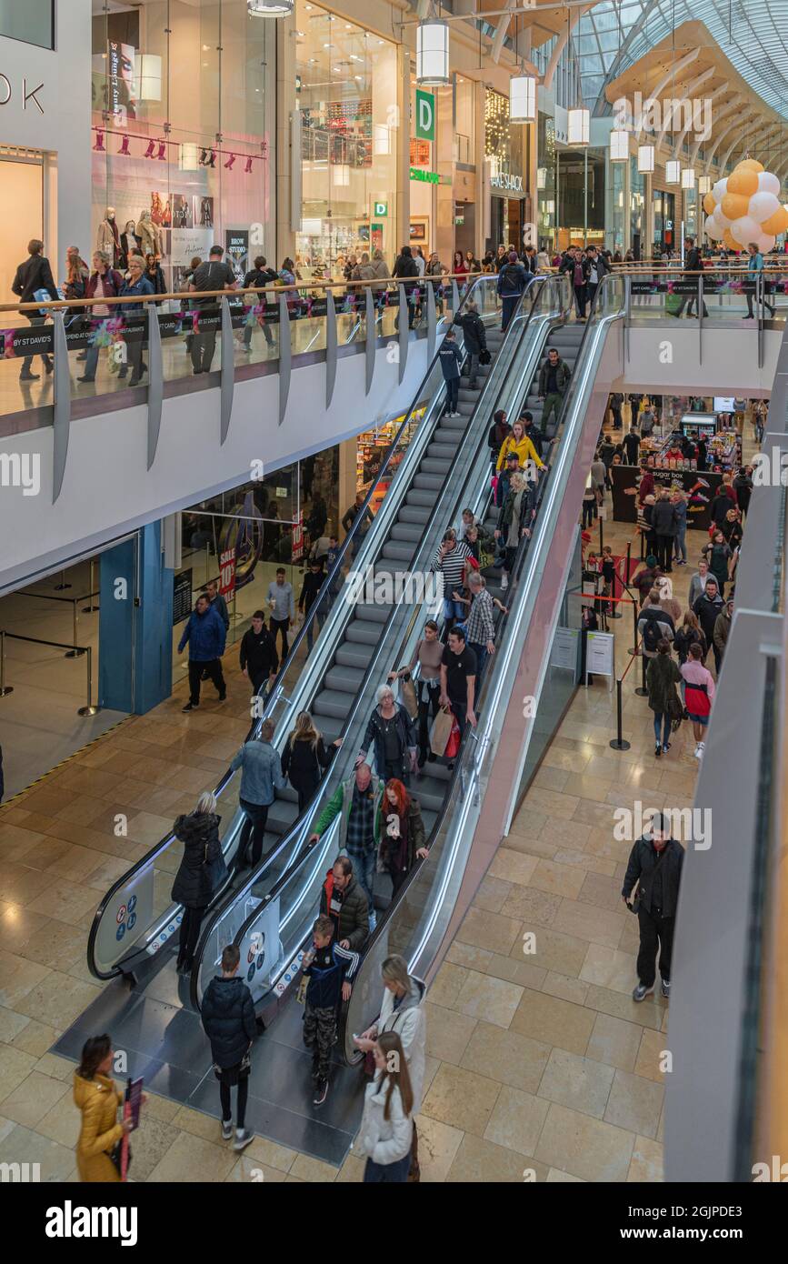 St david’s dewi sant mall hi-res stock photography and images - Alamy