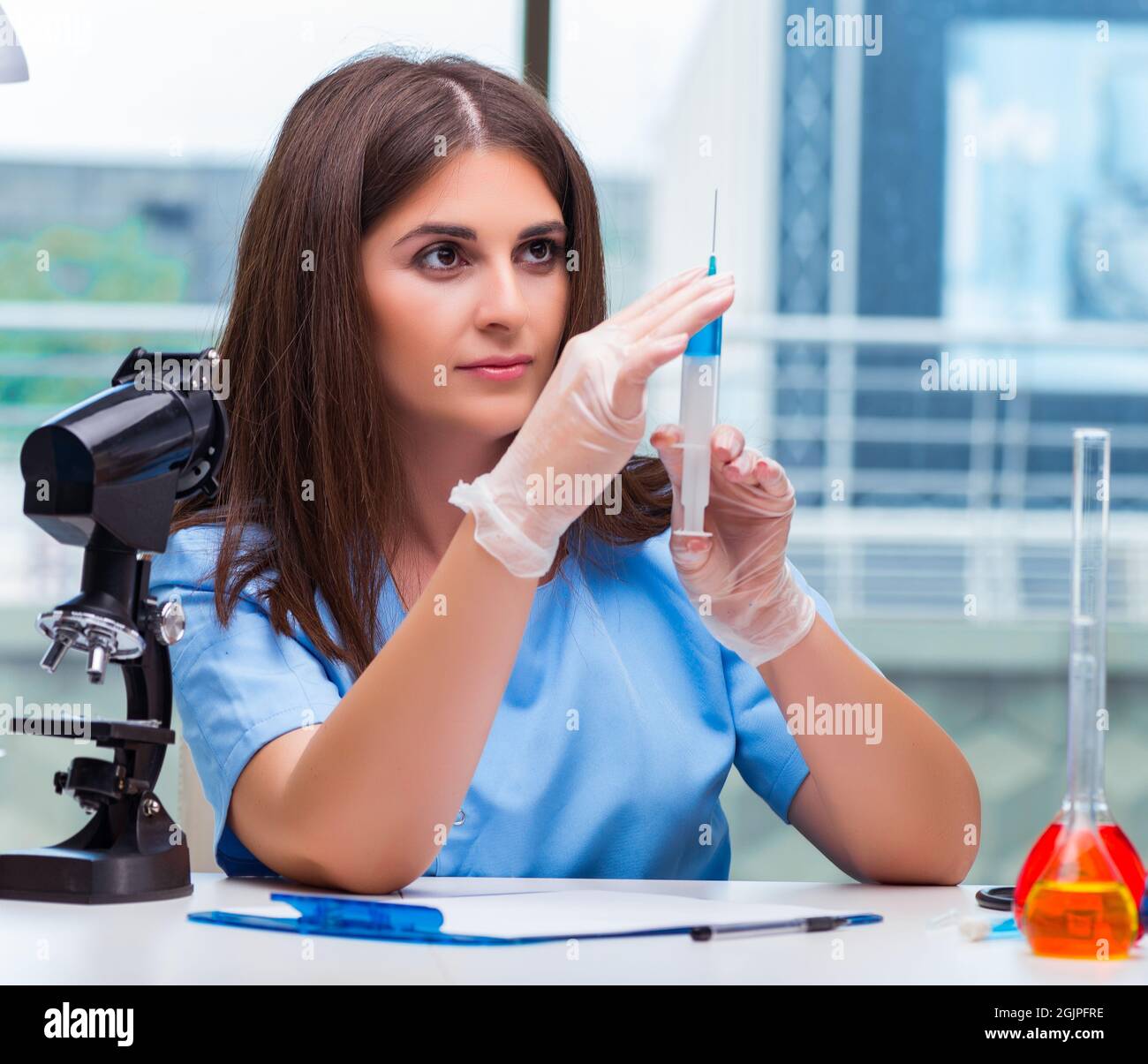 The woman doctor with syringe in hospital Stock Photo - Alamy