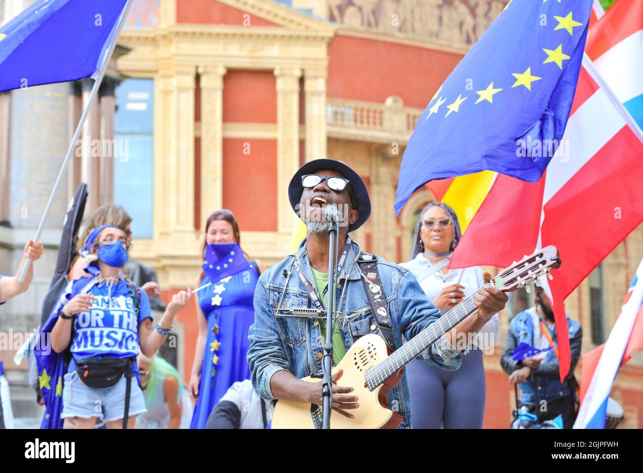 Royal albert hall night 2021 hi-res stock photography and images - Alamy