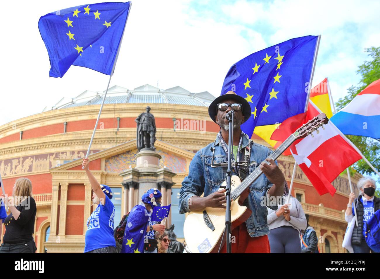 Royal albert hall night 2021 hi-res stock photography and images - Alamy