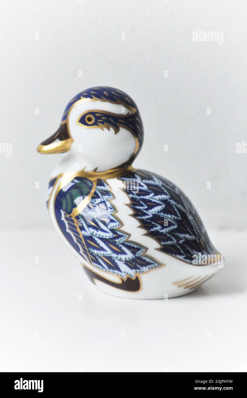 Royal crown derby duck hi-res stock photography and images - Alamy