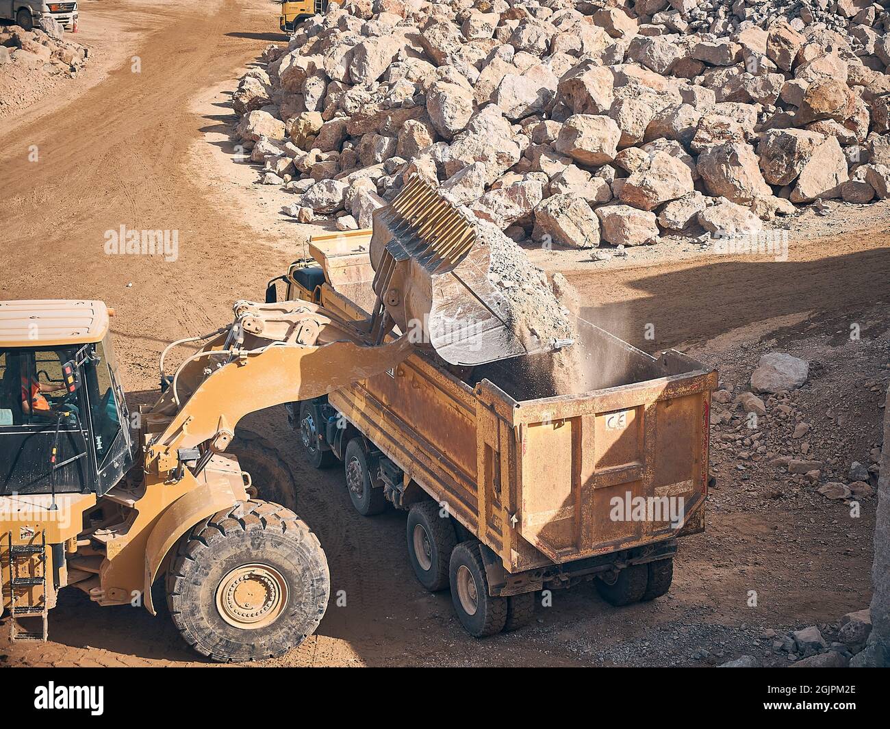 Working wheel loader loads sand hi-res stock photography and images - Alamy