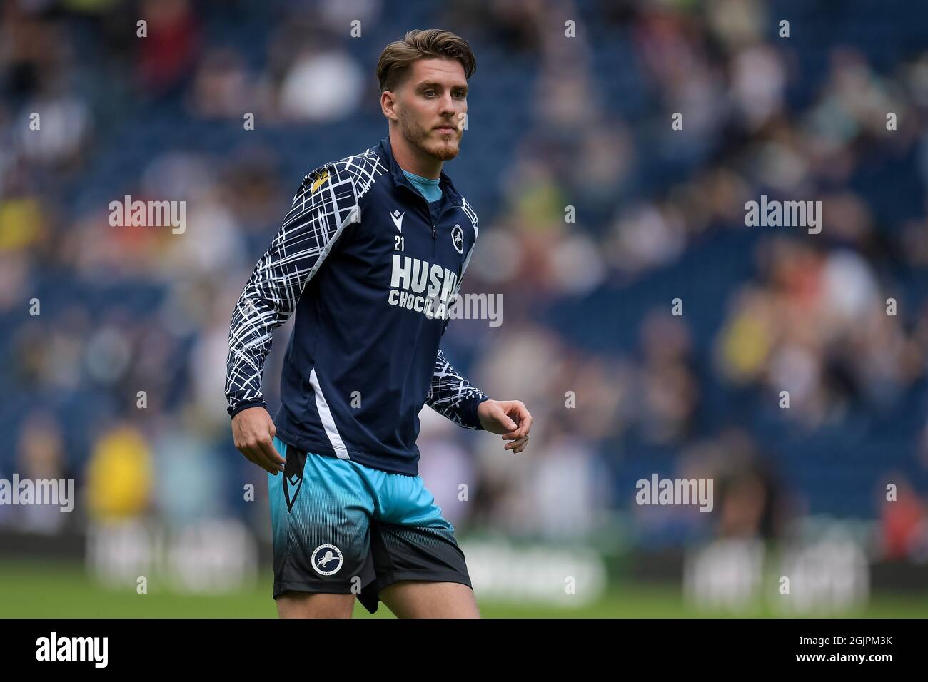 Connor Mahoney #21 of Millwall during warmup Stock Photo - Alamy