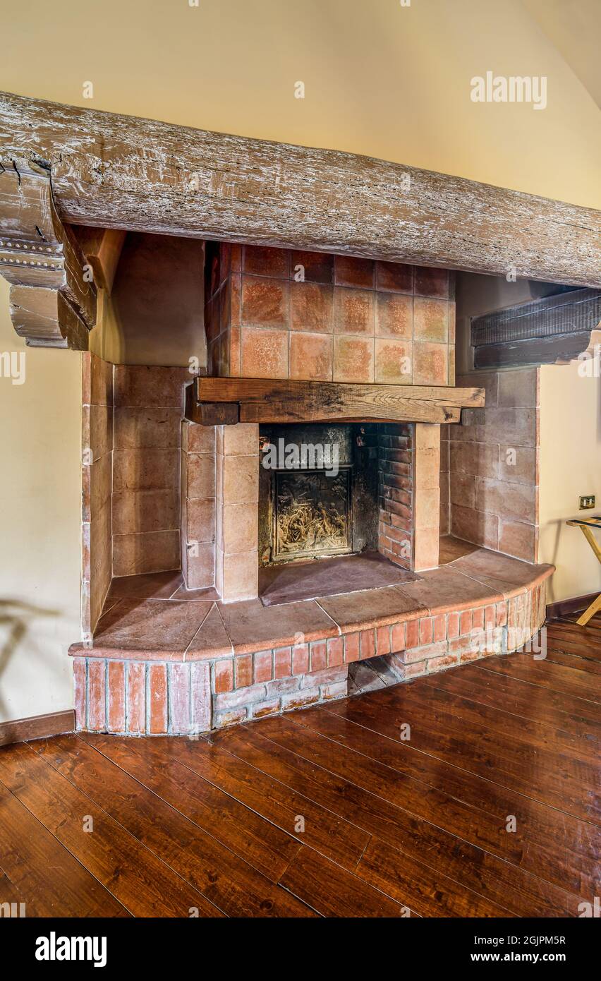 Brick fireplace hi-res stock photography and images - Alamy
