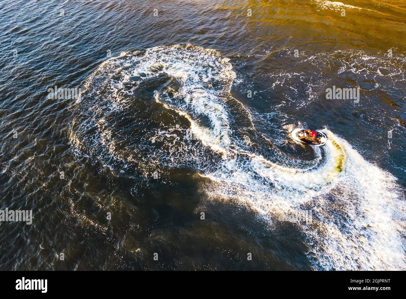 Motion loop hi-res stock photography and images - Alamy