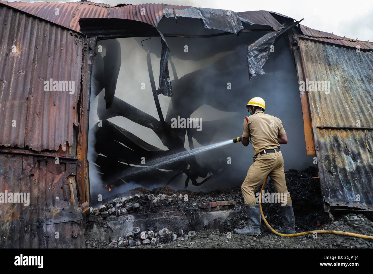 India fireman hi-res stock photography and images - Alamy