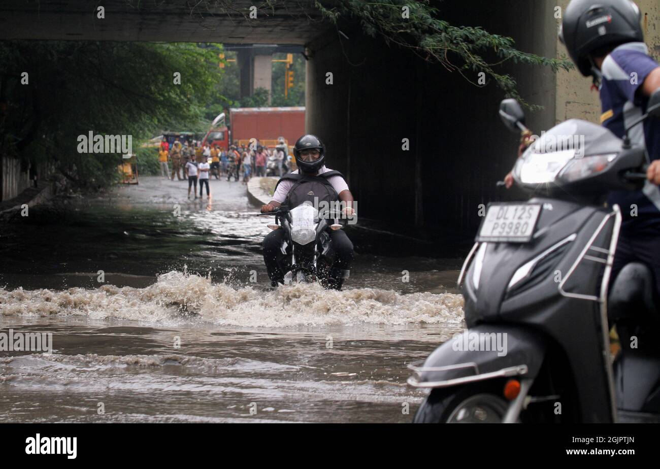 Flood flooding water underpass hi-res stock photography and images - Alamy