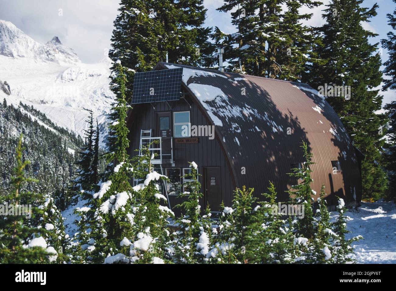 Pacific northwest cabin hi-res stock photography and images - Alamy