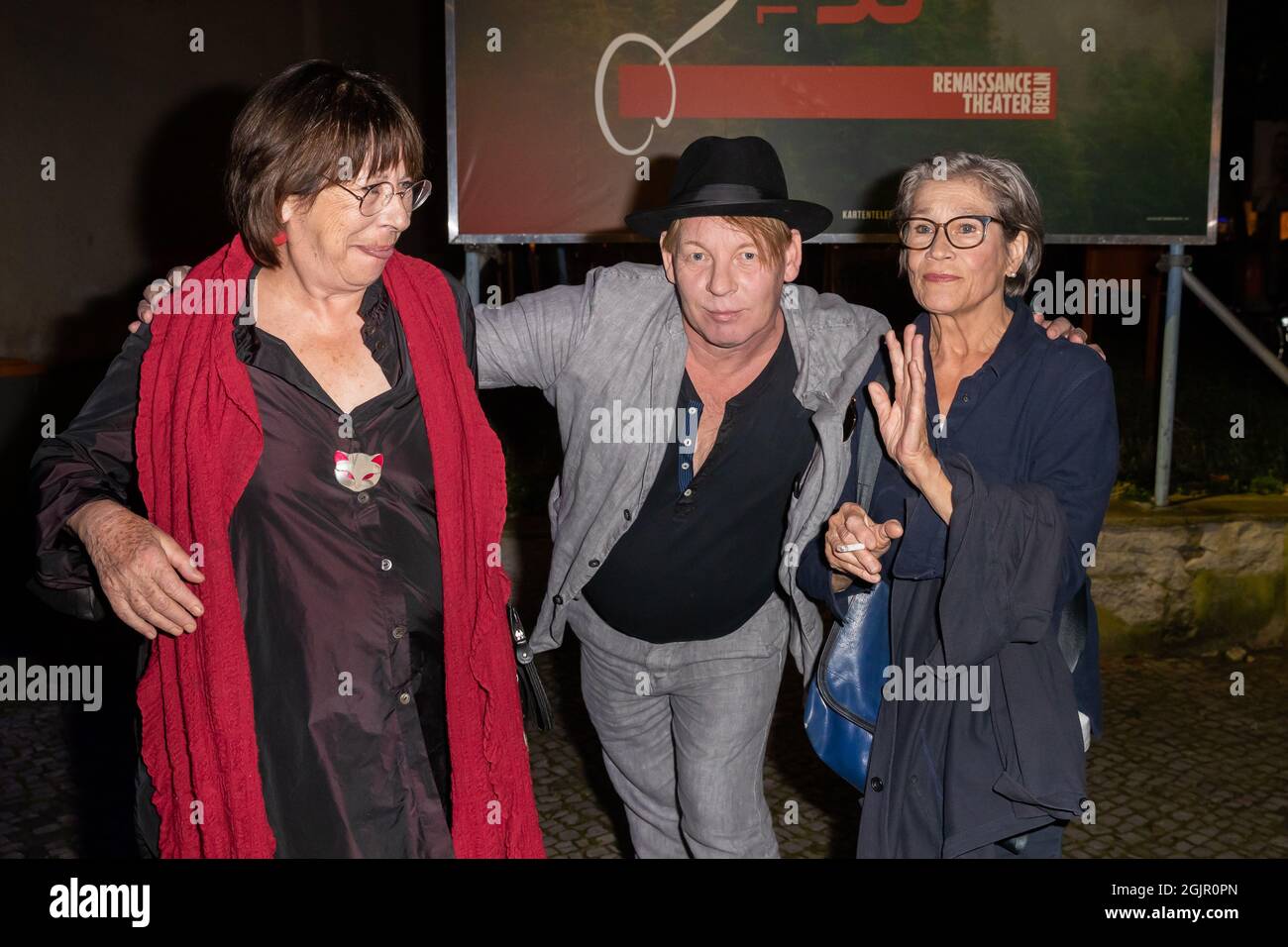 Berlin, Germany. 11th Sep, 2021. Monika Hansen (l-r), her son Ben ...