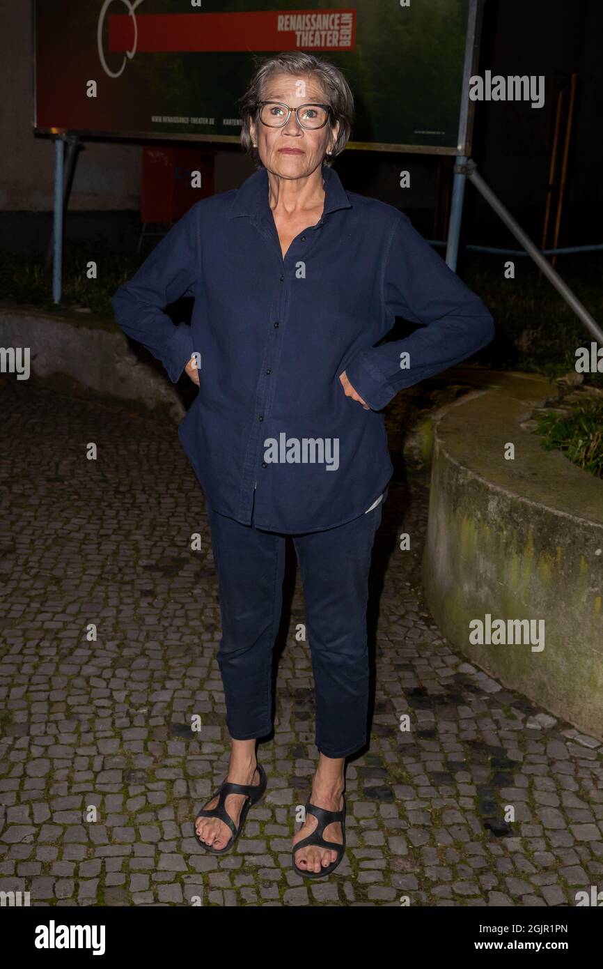 Tina engel hi-res stock photography and images - Alamy