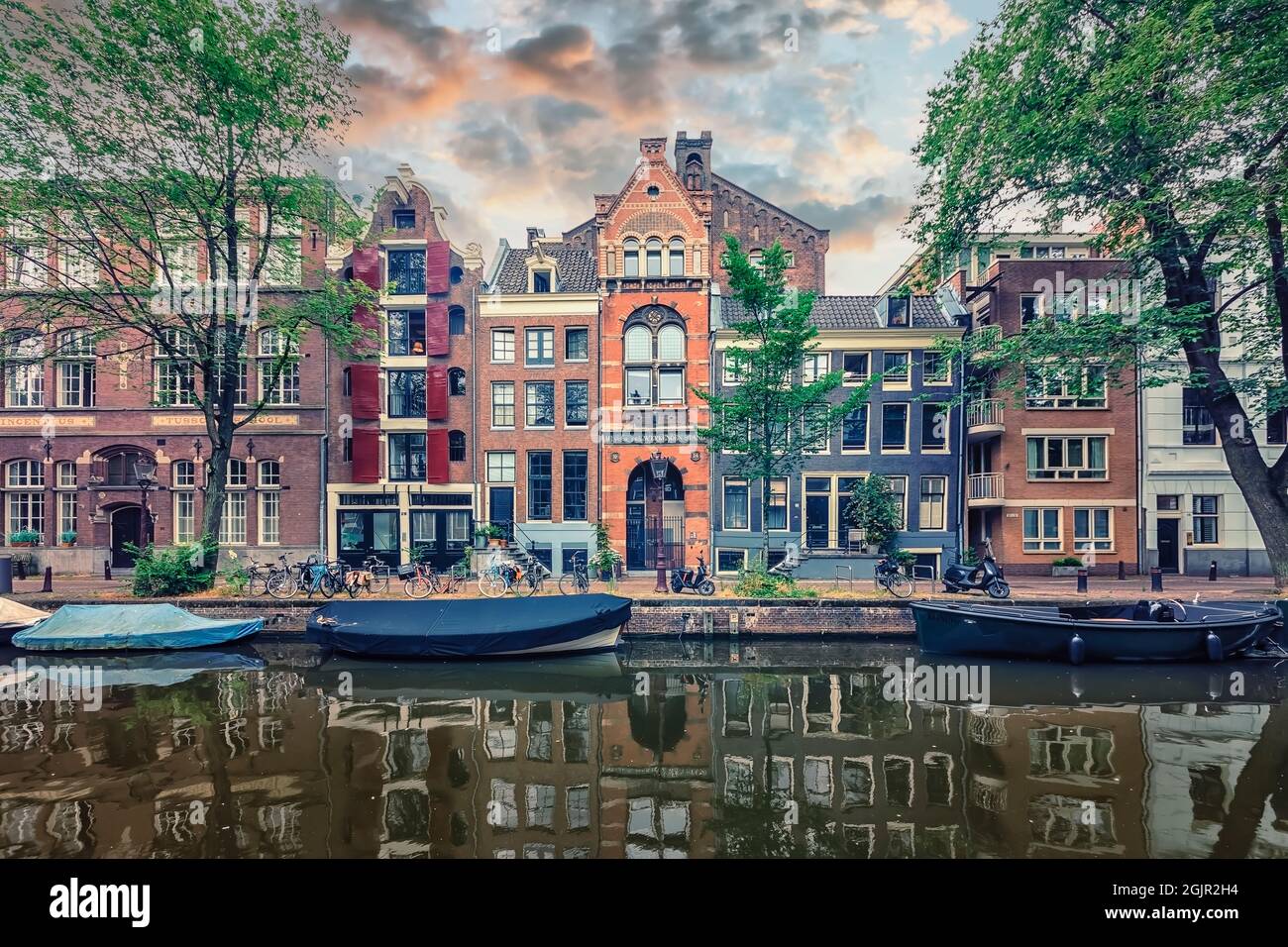 Famous amsterdam hi-res stock photography and images - Alamy