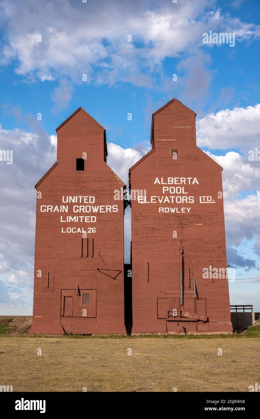 Rowley, Alberta - September 6, 2021: Historic grain elevators in the ...