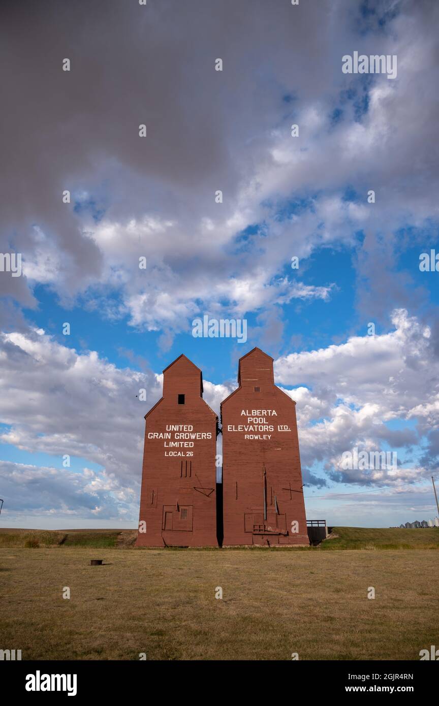 Rowley, Alberta - September 6, 2021: Historic grain elevators in the ...