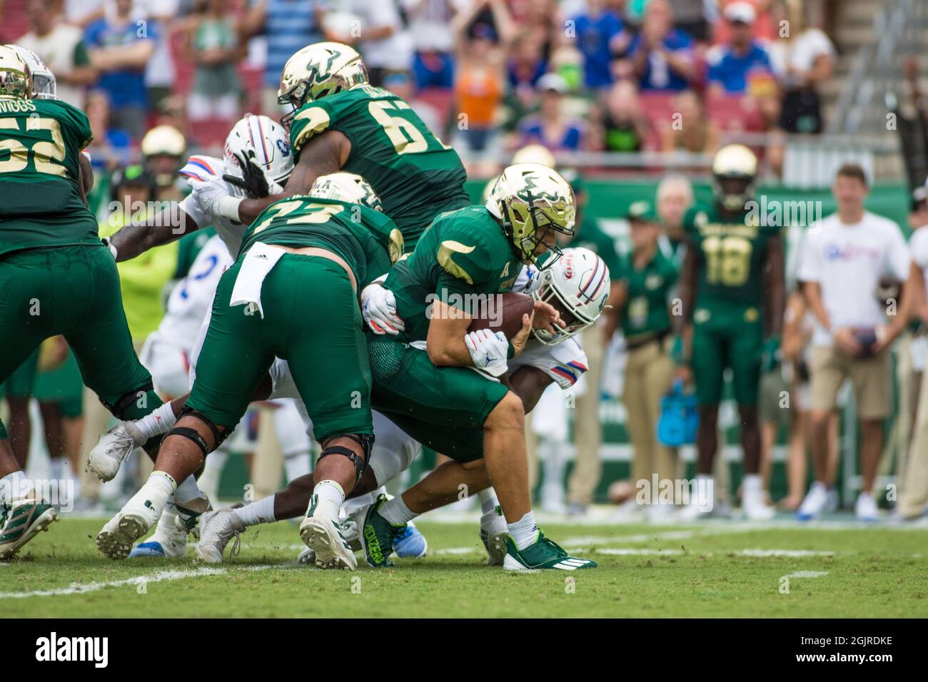 September 11, 2021: Florida Gators linebacker Jeremiah Moon (7) sacks ...