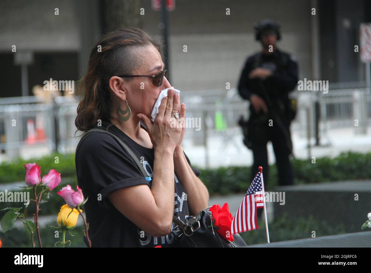 9 11 people crying hi-res stock photography and images - Alamy