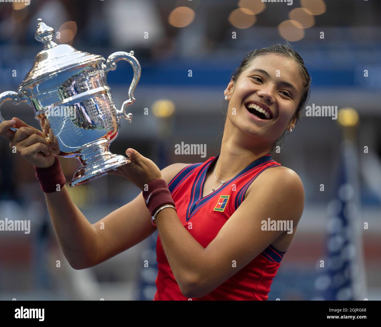 Emma raducanu smiles hi-res stock photography and images - Alamy
