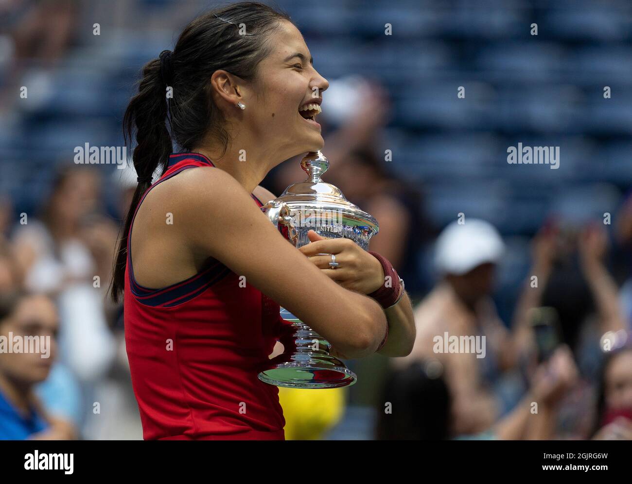 Emma raducanu smiles hi-res stock photography and images - Alamy