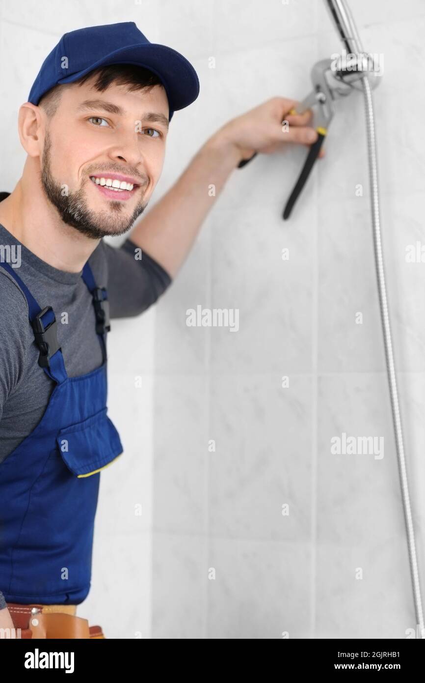 Adjustable shower head hi-res stock photography and images - Alamy