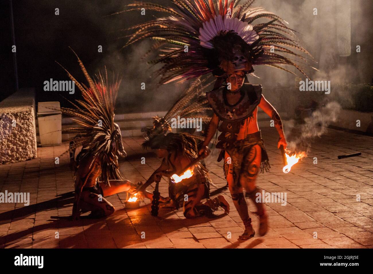 CHICHEN ITZA, MEXICO - FEB 25, 2016: Native mayan dancer performance ...