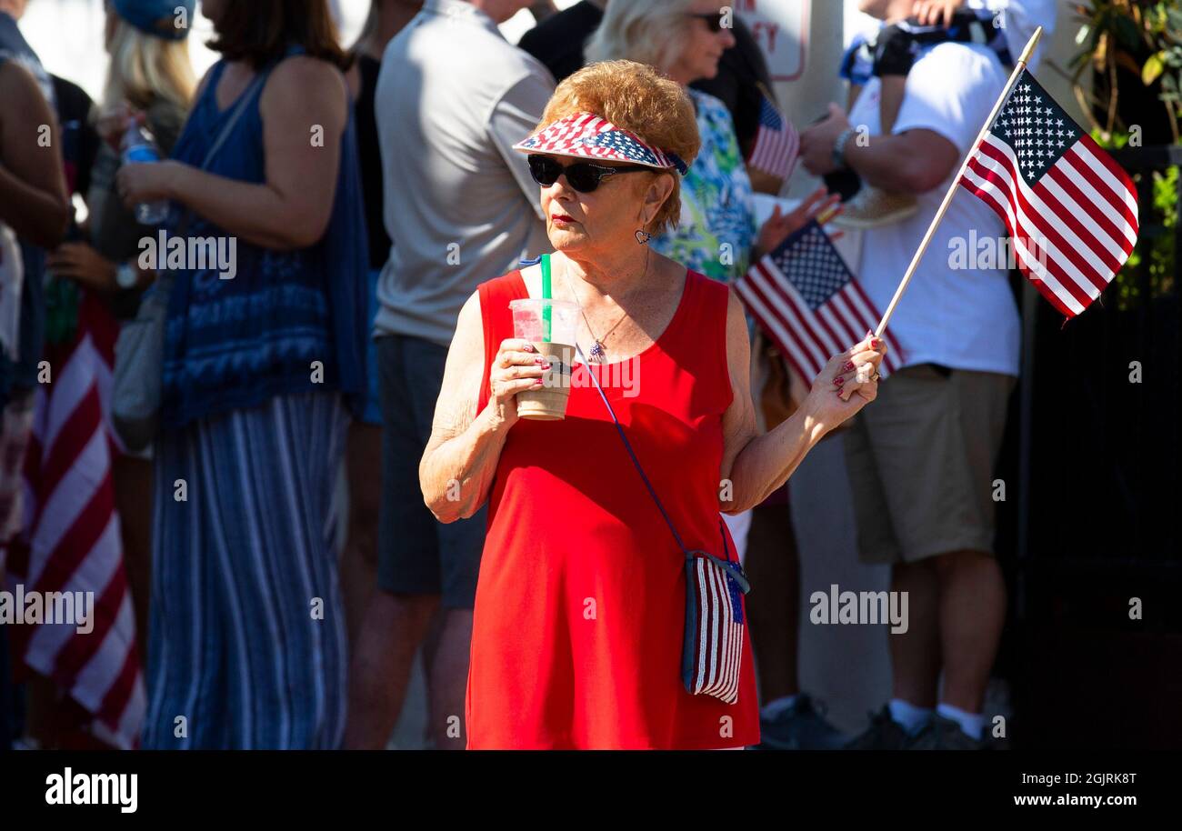 San Clemente, California, USA. 5th Sep, 2021. Hundreds of people ...
