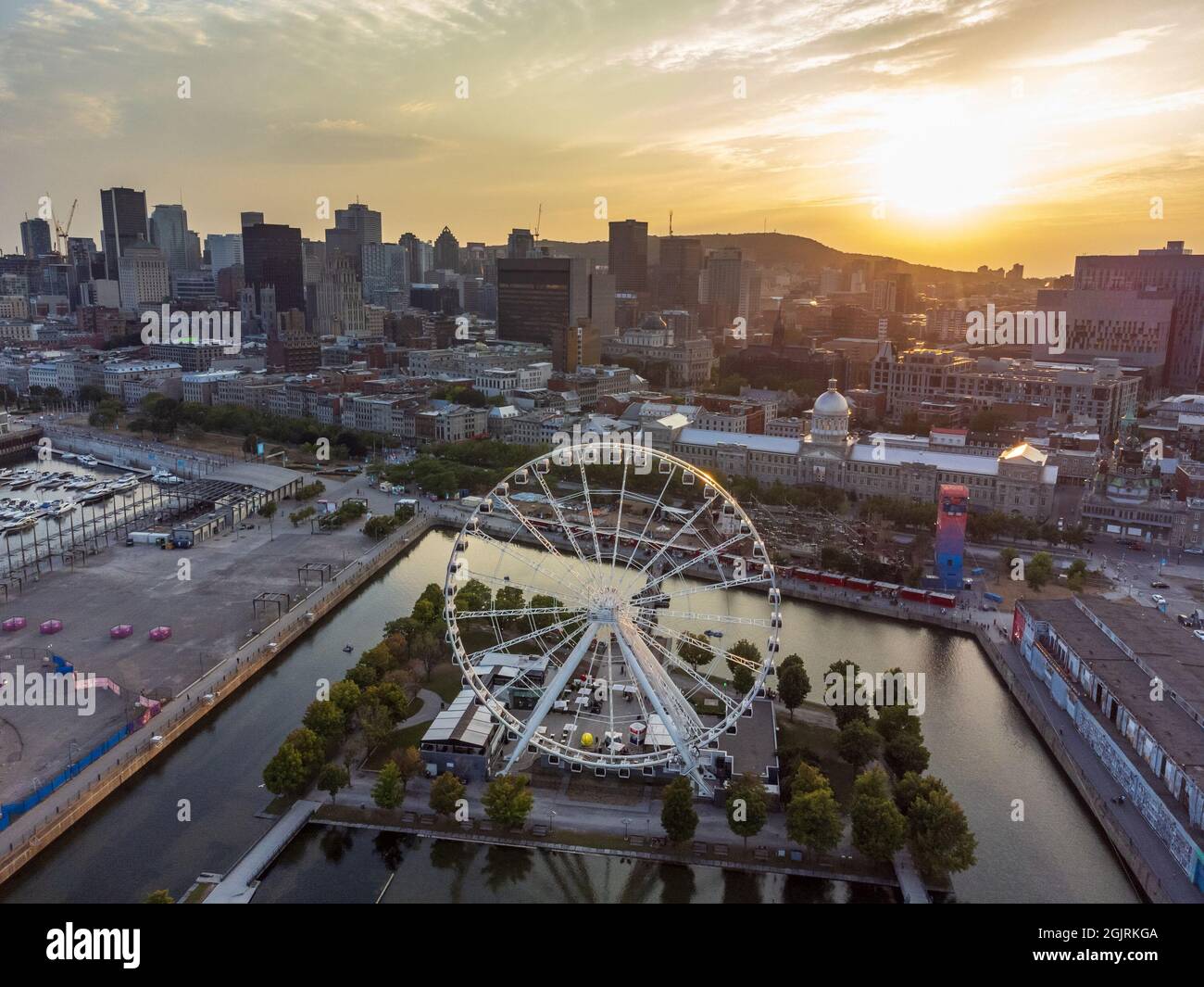 La Grande roue de Montréal Ferris wheel and downtown skyline in summer ...