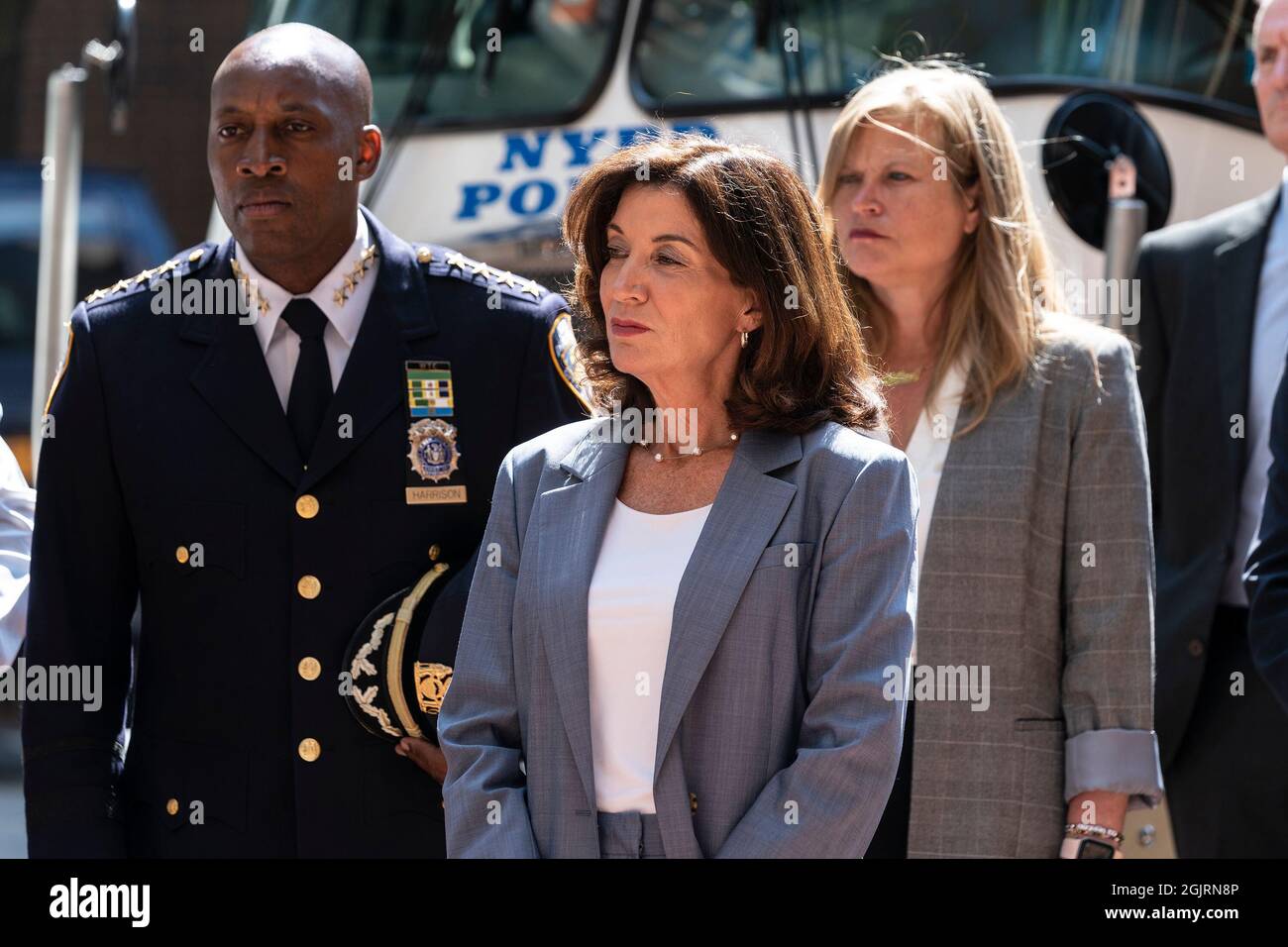 Nypd officer 9 11 hi-res stock photography and images - Alamy