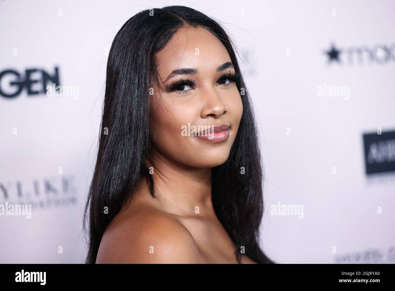 Adore me fashion show hi-res stock photography and images - Alamy