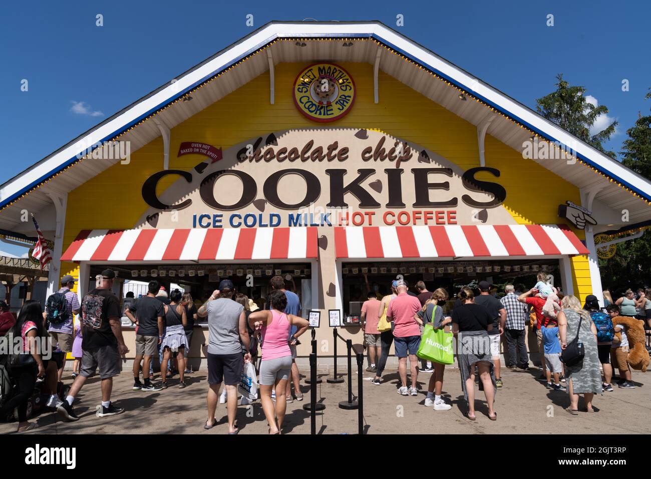 Falcon Heights, Minnesota - August 30, 2021: Crowds line up for ...