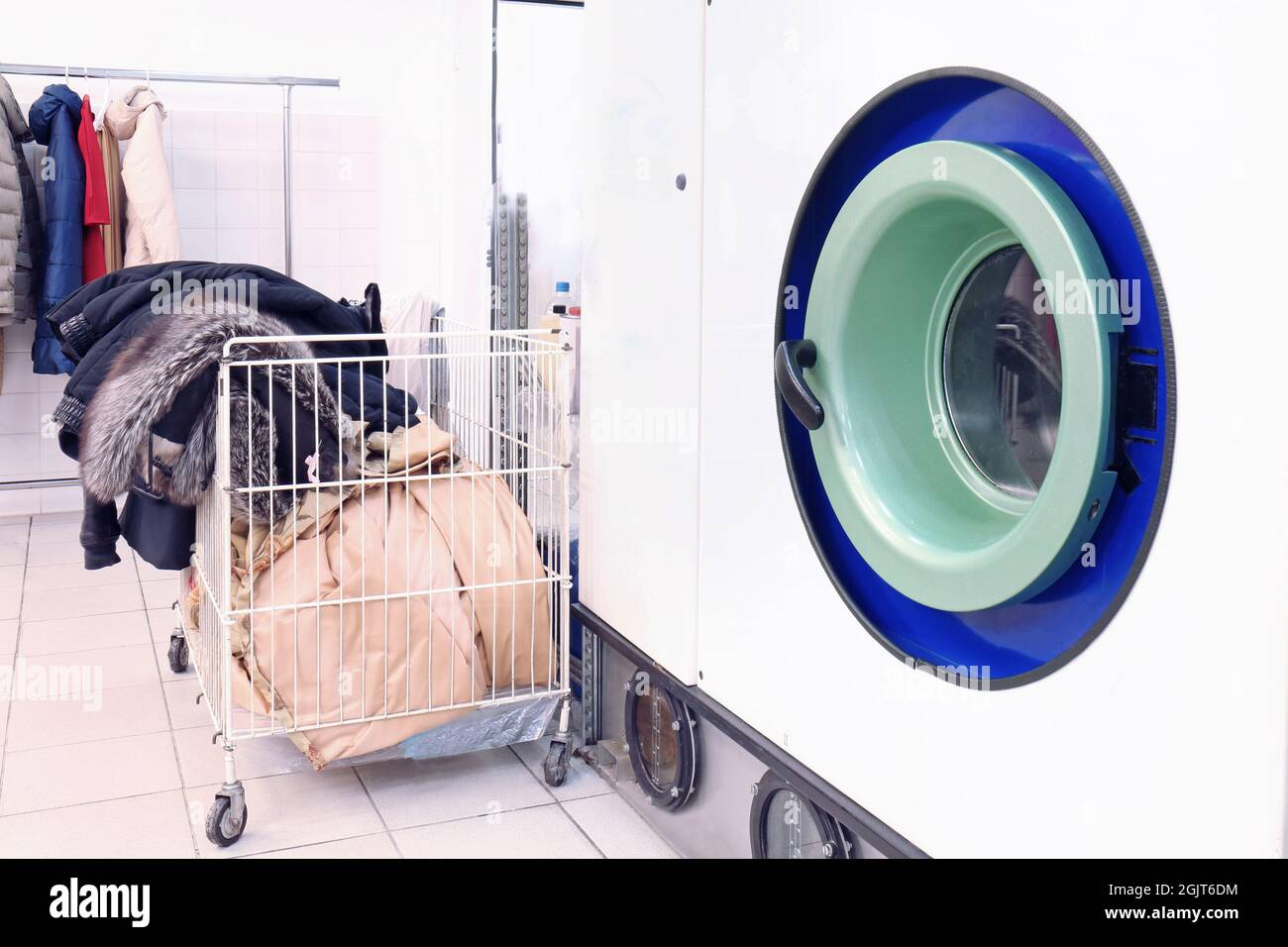 Washing machine at dry-cleaning Stock Photo - Alamy