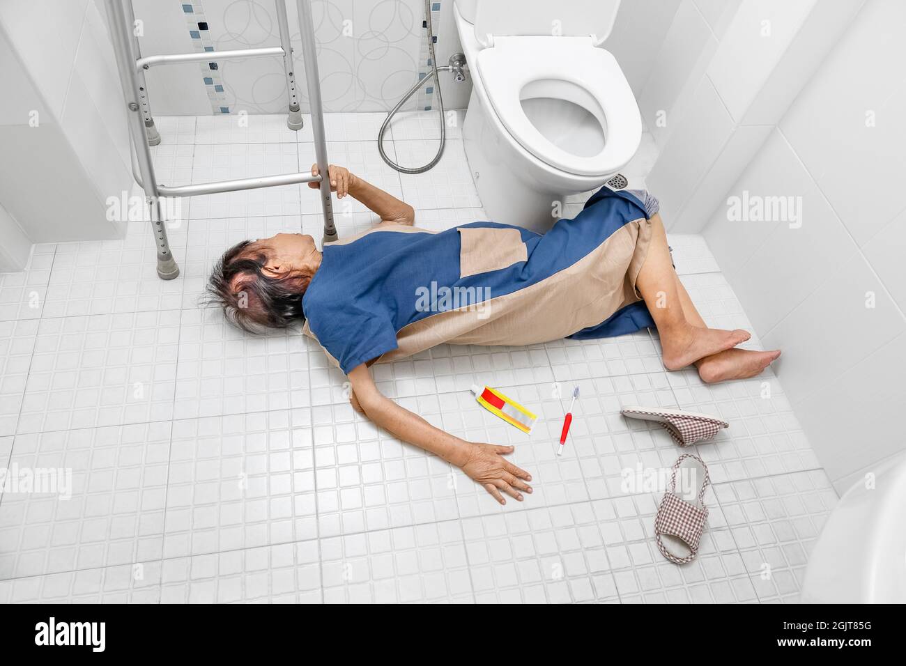 Elderly woman falling in bathroom because slippery surfaces Stock Photo ...