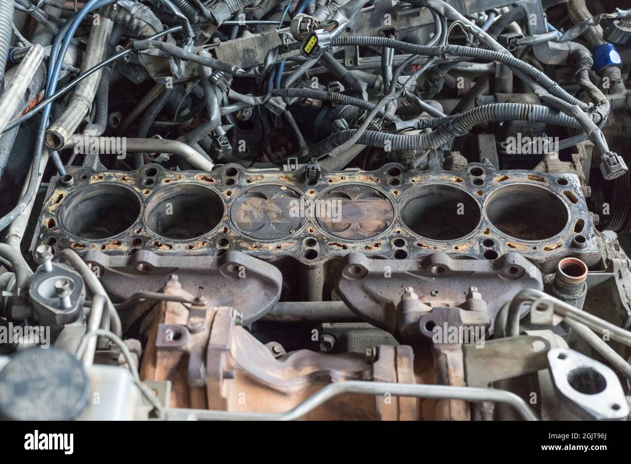 6 cylinder engine block hi-res stock photography and images - Alamy