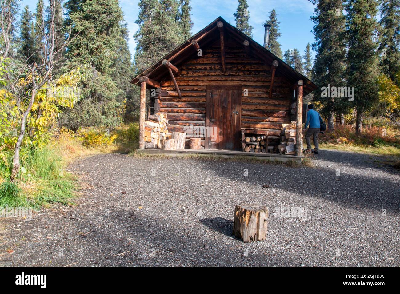 Rangers cabin in forest hi-res stock photography and images - Alamy