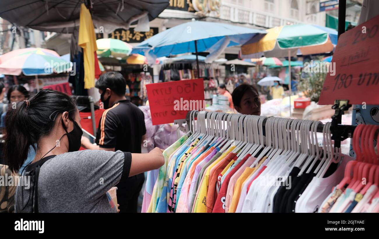 Pedestrian Shoppers Walk Thru Sampeng Lane Traditional Old Style Market ...