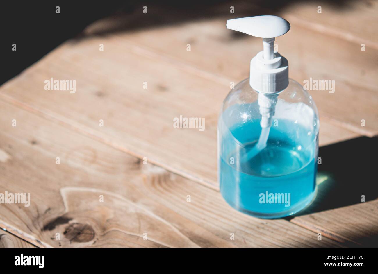 Hand sanitizer dispenser hi-res stock photography and images - Alamy
