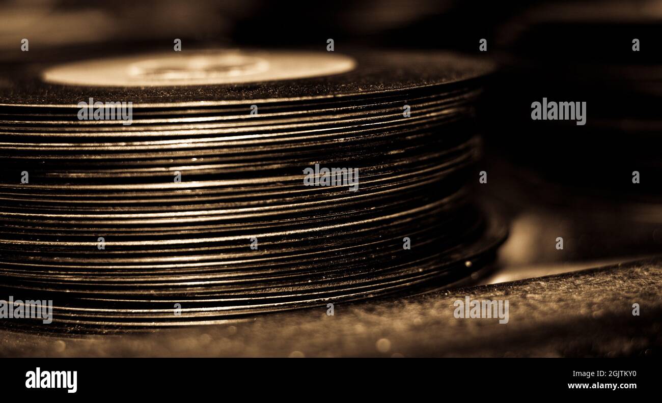 Vinyl singles record player hi-res stock photography and images - Alamy