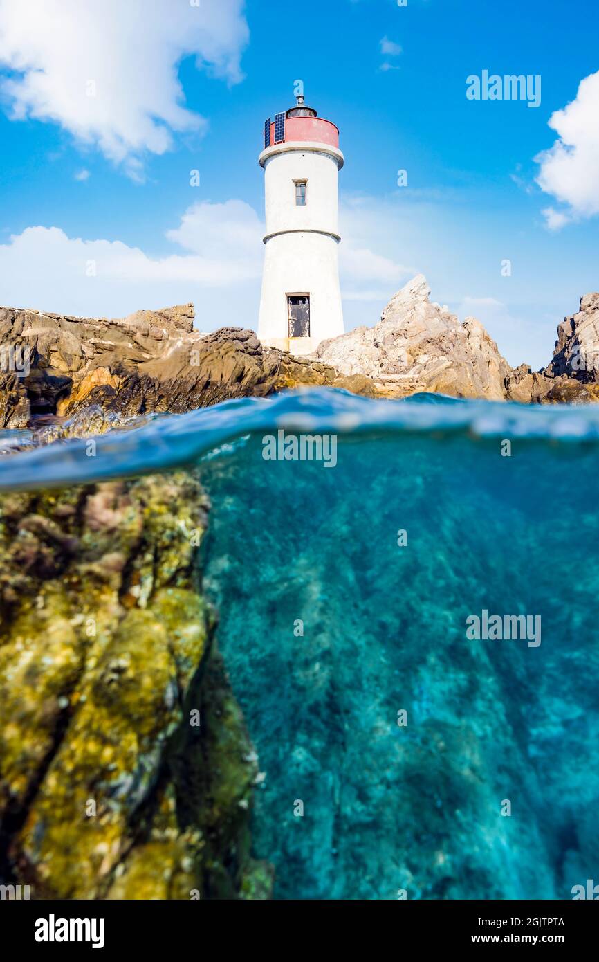 Half underwater split shot scenic hi-res stock photography and images ...