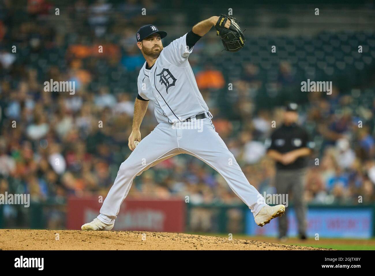 September 11 2021: Detroit pitcher Drew Hutchinson (40) throws a pitch ...