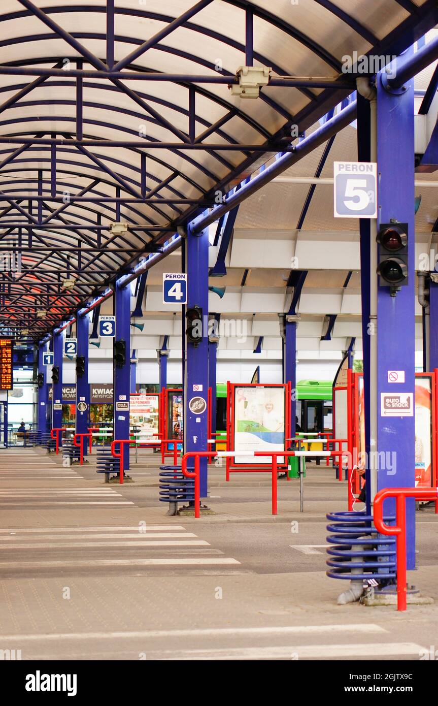 Train platforms numbers hi-res stock photography and images - Alamy
