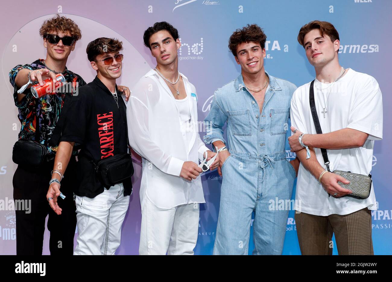 Elevator boys hi-res stock photography and images - Alamy